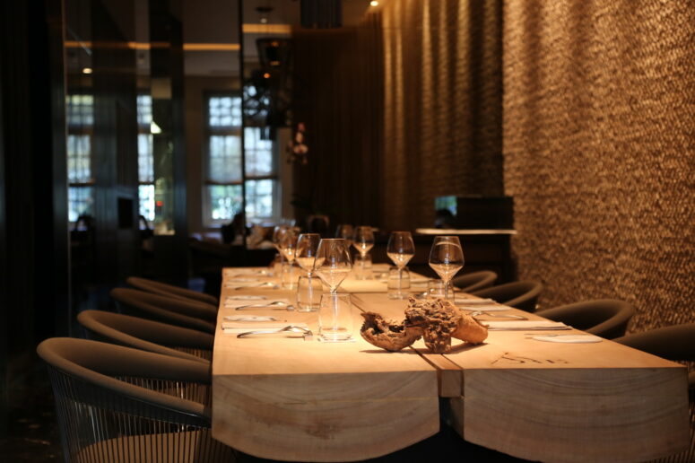 From Table to Mood: How Designers Shape the Perfect Restaurant Ambience ...